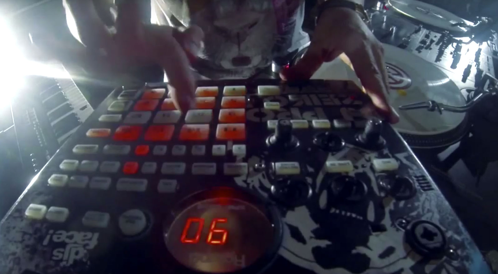 HandSonic HPD-20 in “Neon Lights” Video - Roland Resource Centre